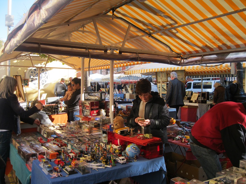 Tanti marché à la brocante questo week end in Costa Azzurra ...