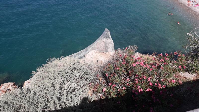 Rauba Capeu: hanno impacchettato gli scogli! - Montecarlonews.it